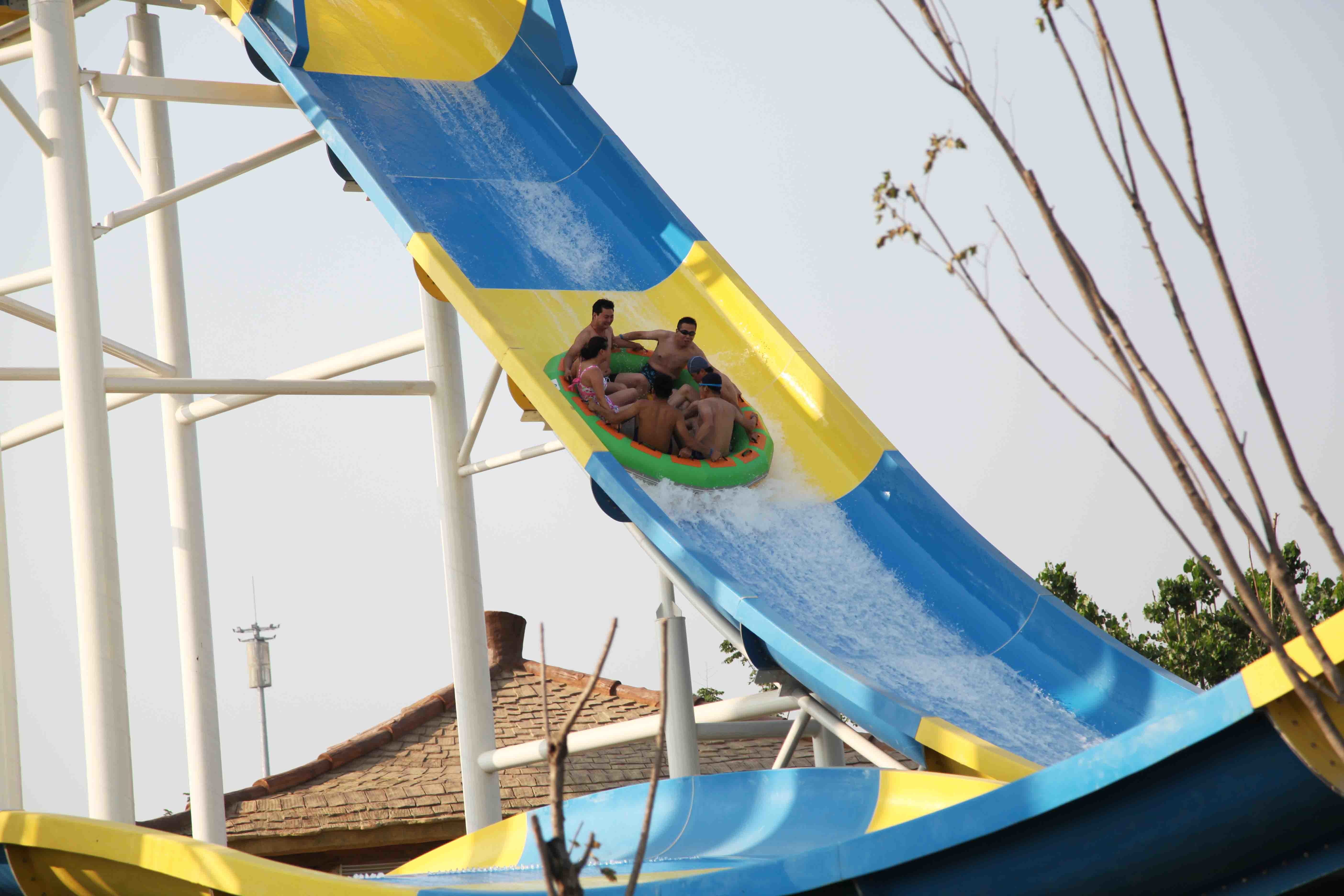 Outdside Giant Boomerang Fiberglass Water Slide For 6 Person , Water ...