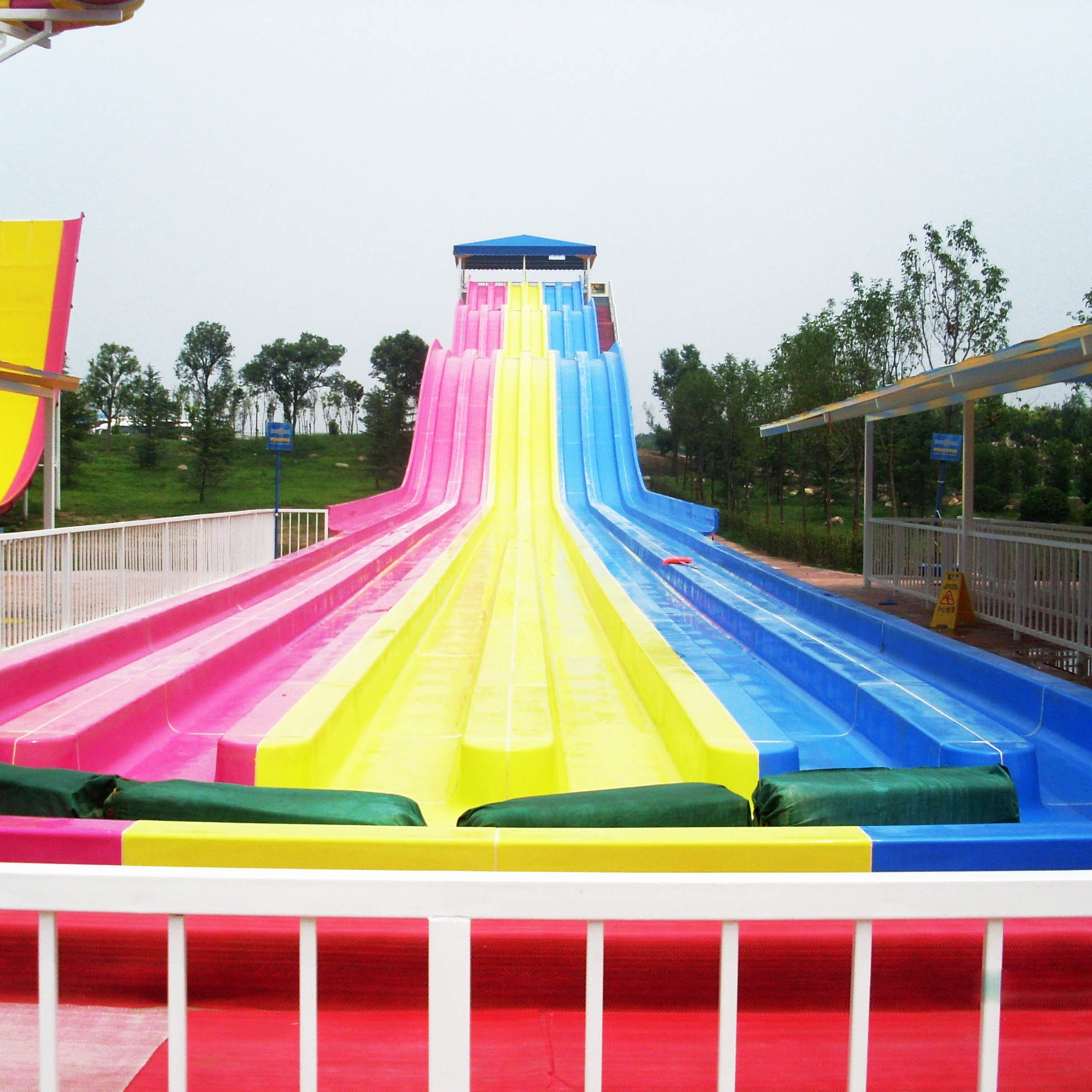 Colorful Racing Water Park Rides，Holiday Resorts With Water Parks For ...