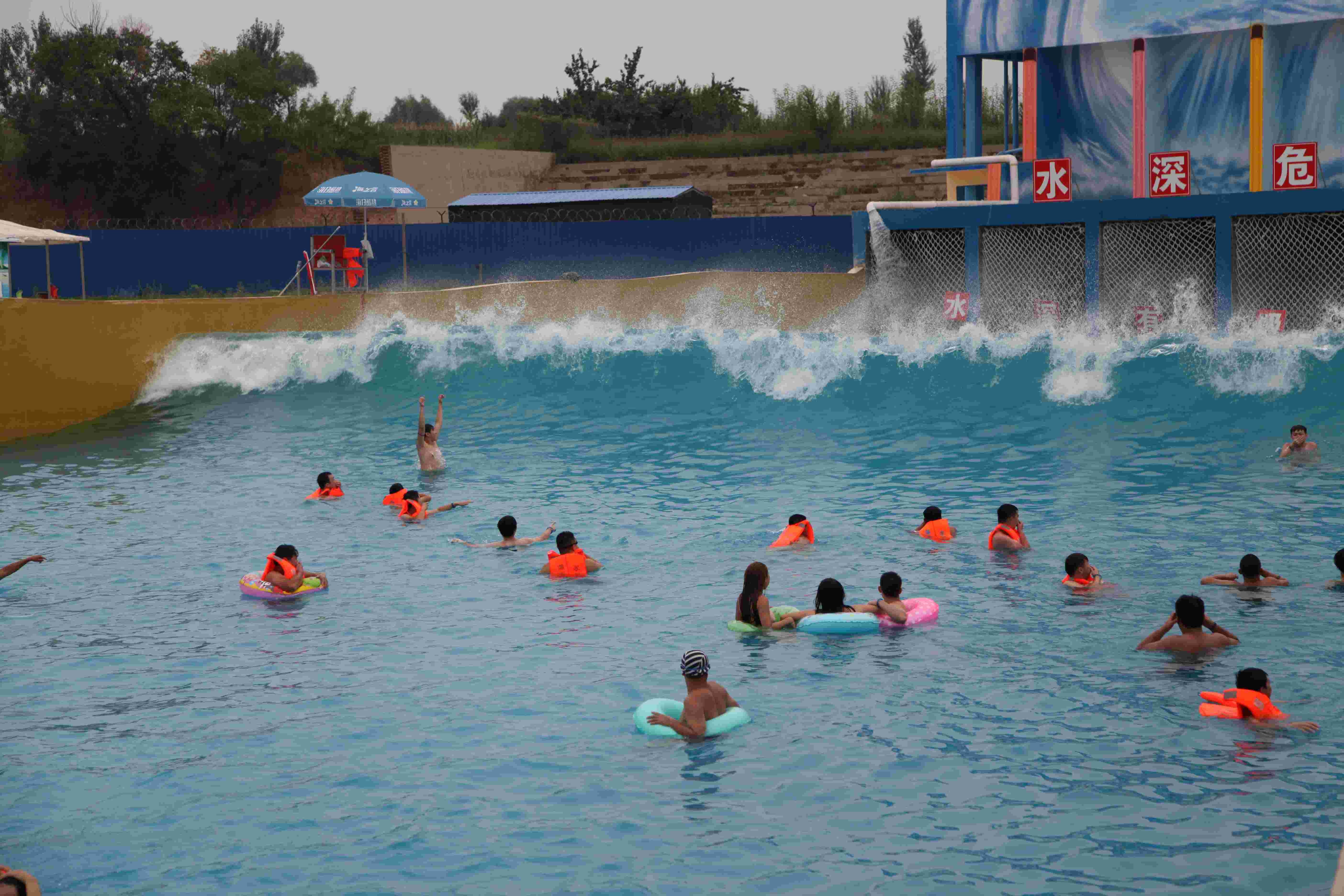 Family Water Park Wave Pool Equipment , Fiberglass Aqua Park Products ...