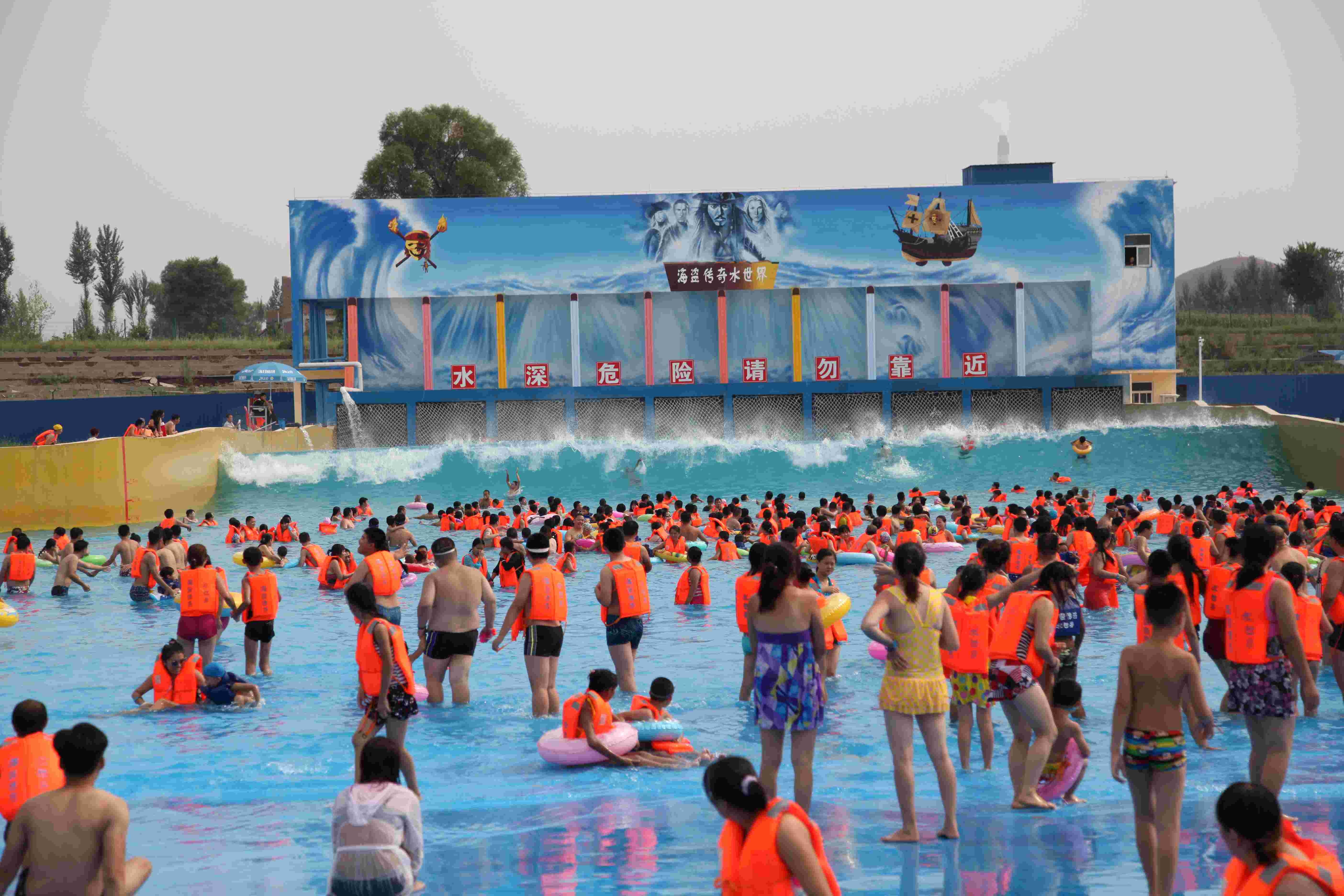 Water Park Wave Pool Equipment , Waterpark Wave Machine For Family Fun ...
