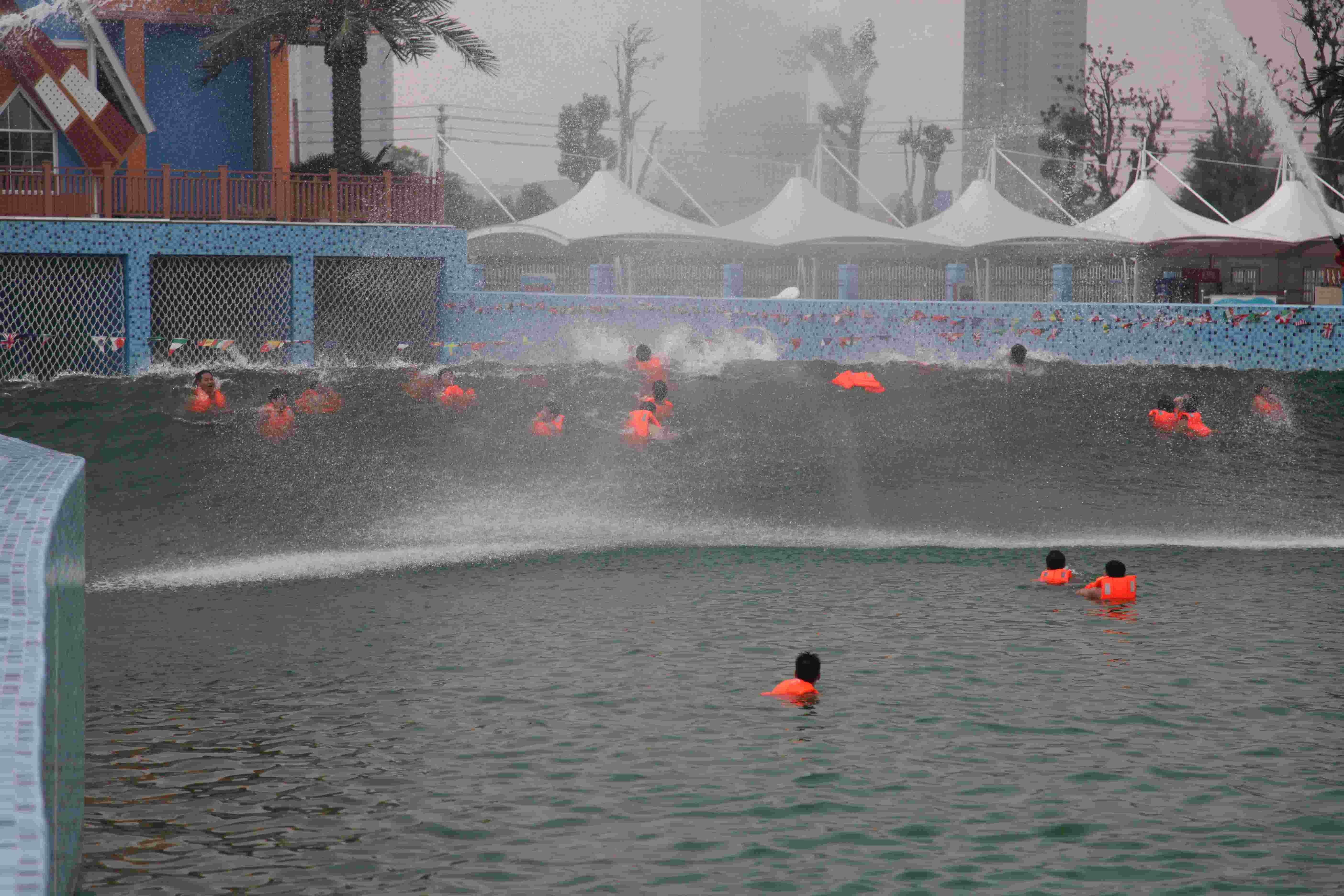 Outdoor Water Park Wave Pool Wave Machine For Family Entertainment in ...