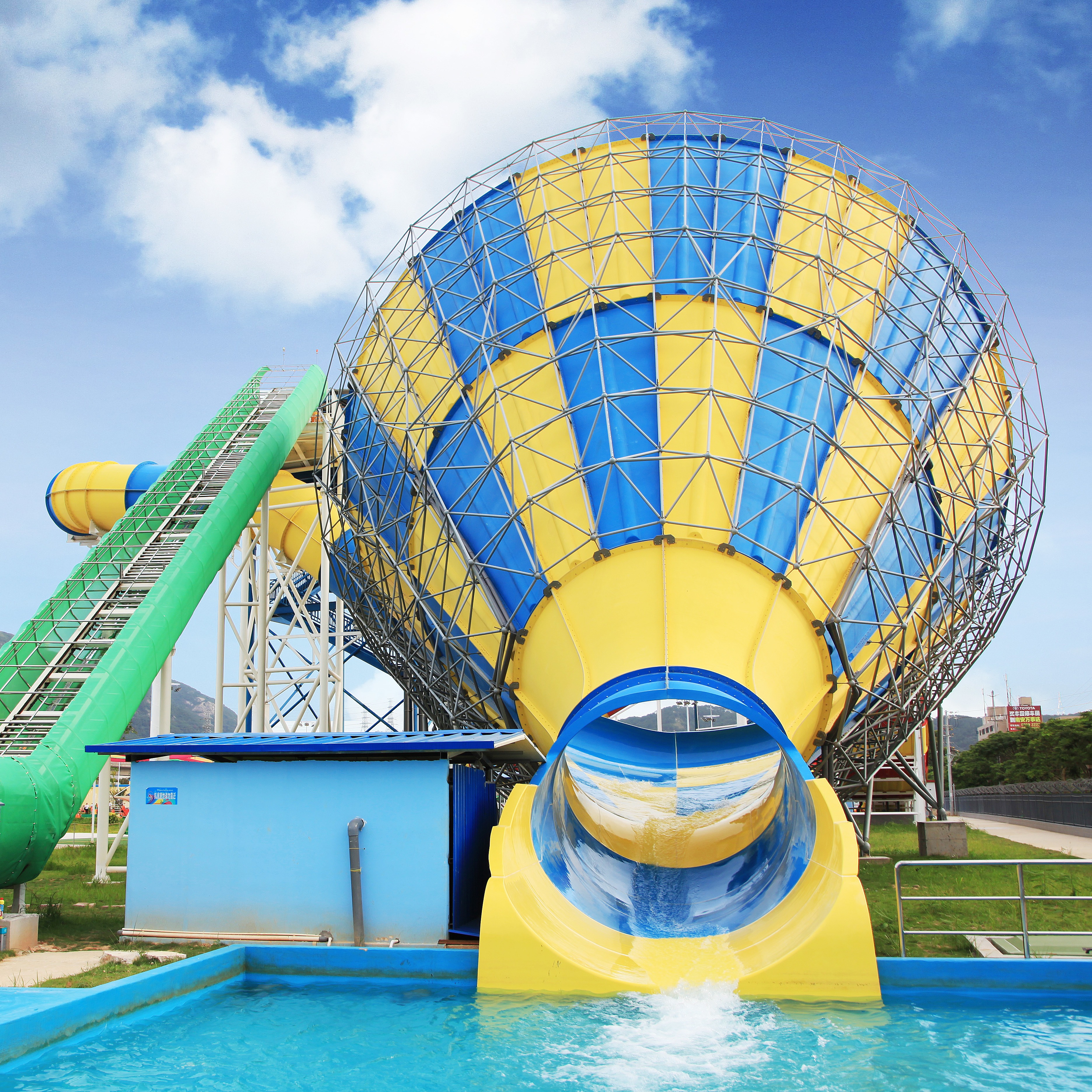 Customized Super Tornado Fiberglass Water Slides 14.6m Platform Height ...