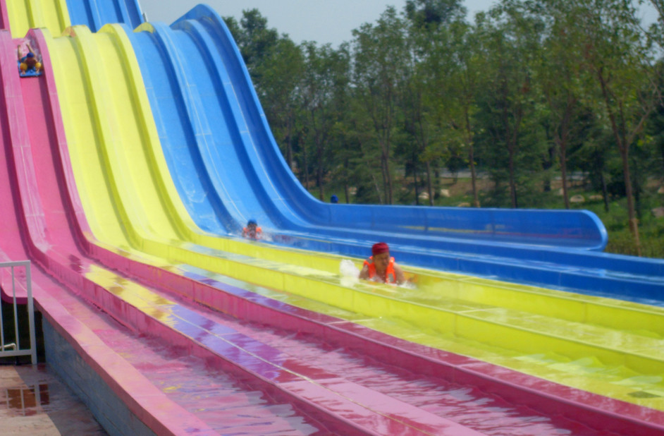 Colorful Racing Water Park Rides , Holiday Resorts With Water Parks For ...